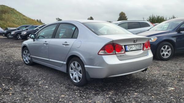 Pelēks Honda Civic 2007 Rīga, ar dzinēja tilpumu 1.80 L un nobraukumu 117 tūkst. km par 3500 €, foto 2 vietnē AUTOMOTO.COM.LV