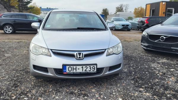 Pelēks Honda Civic 2007 Rīga, ar dzinēja tilpumu 1.80 L un nobraukumu 117 tūkst. km par 3500 €, foto 5 vietnē AUTOMOTO.COM.LV