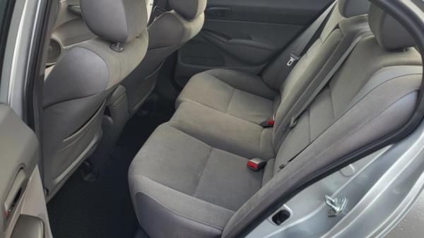 Pelēks Honda Civic 2007 Rīga, ar dzinēja tilpumu 1.80 L un nobraukumu 117 tūkst. km par 3500 €, foto 8 vietnē AUTOMOTO.COM.LV