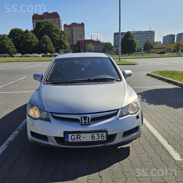 Pelēks Honda Civic 2007 Rīga, ar dzinēja tilpumu 1.80 L un nobraukumu 0 tūkst. km par 1300 €, foto 1 vietnē AUTOMOTO.COM.LV