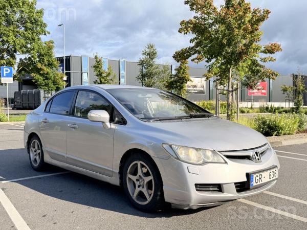 Серый Хонда Цивик 2007 в Рига, объемом двигателя 1.80 л и пробегом 340 тыс. км за 1200 €, фото 2 на AUTOMOTO.COM.LV