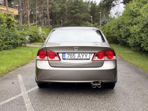 Pelēks Honda Civic 2007 Tallina, ar dzinēja tilpumu 1.80 L un nobraukumu 244 tūkst. km par 1799 €, foto 6 vietnē AUTOMOTO.COM.LV