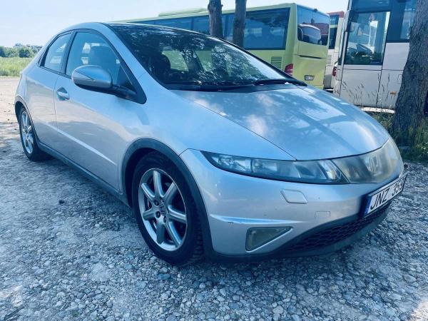Grey Honda Civic 2007 in Vilnius, with an engine capacity of 2.20 L and mileage of 308 thousand km for 950 €, photo 1 on AUTOMOTO.COM.LV