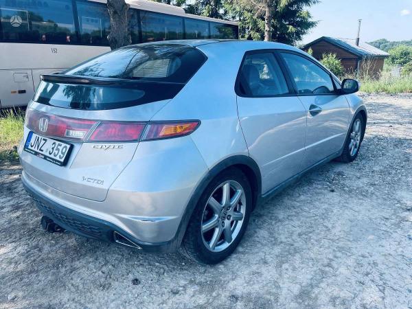 Grey Honda Civic 2007 in Vilnius, with an engine capacity of 2.20 L and mileage of 308 thousand km for 950 €, photo 3 on AUTOMOTO.COM.LV