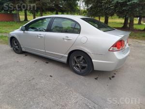 Pelēks Honda Civic 2007 Jelgava, ar dzinēja tilpumu 1.40 L un nobraukumu 246 tūkst. km par 1500 €, foto 4 vietnē AUTOMOTO.COM.LV