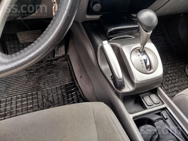 Pelēks Honda Civic 2007 Jelgava, ar dzinēja tilpumu 1.40 L un nobraukumu 246 tūkst. km par 1500 €, foto 7 vietnē AUTOMOTO.COM.LV