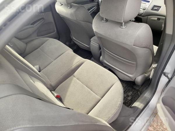 Pelēks Honda Civic 2007 Jelgava, ar dzinēja tilpumu 1.40 L un nobraukumu 246 tūkst. km par 1500 €, foto 9 vietnē AUTOMOTO.COM.LV