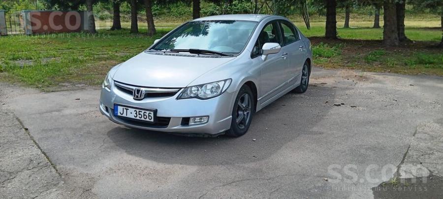 Grey Honda Civic 2007 in Jelgava, with an engine capacity of 1.40 L and mileage of 246 thousand km for 2100 €, photo 1 on AUTOMOTO.COM.LV
