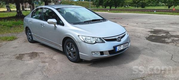Grey Honda Civic 2007 in Jelgava, with an engine capacity of 1.40 L and mileage of 246 thousand km for 2100 €, photo 2 on AUTOMOTO.COM.LV