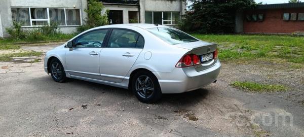 Grey Honda Civic 2007 in Jelgava, with an engine capacity of 1.40 L and mileage of 246 thousand km for 2100 €, photo 5 on AUTOMOTO.COM.LV