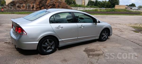 Grey Honda Civic 2007 in Jelgava, with an engine capacity of 1.40 L and mileage of 246 thousand km for 2100 €, photo 6 on AUTOMOTO.COM.LV