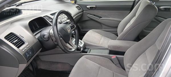 Grey Honda Civic 2007 in Jelgava, with an engine capacity of 1.40 L and mileage of 246 thousand km for 2100 €, photo 10 on AUTOMOTO.COM.LV