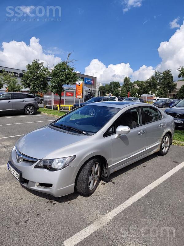 Pelēks Honda Civic 2007 Rīga, ar dzinēja tilpumu 1.80 L un nobraukumu 191 tūkst. km par 1900 €, foto 1 vietnē AUTOMOTO.COM.LV