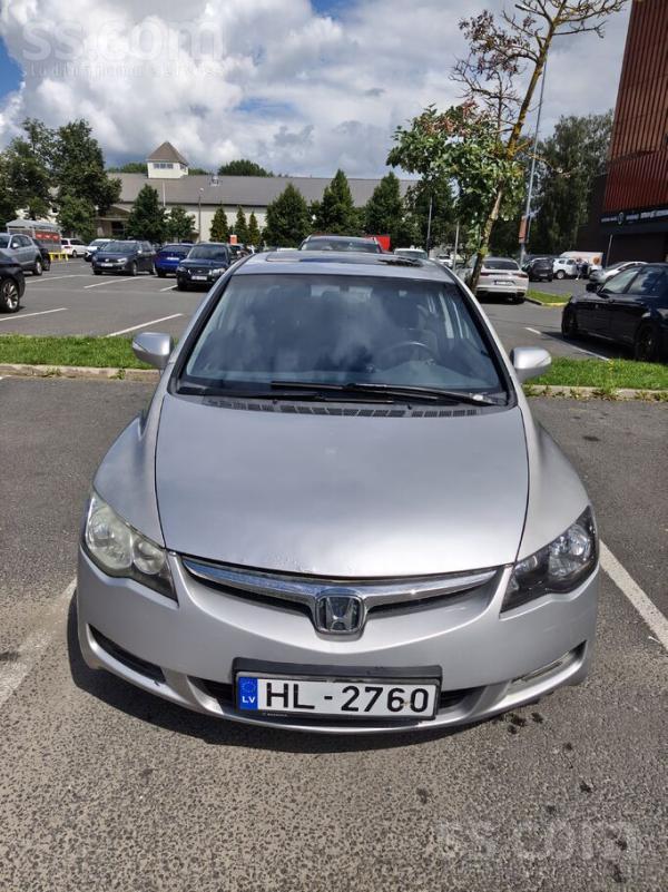 Pelēks Honda Civic 2007 Rīga, ar dzinēja tilpumu 1.80 L un nobraukumu 191 tūkst. km par 1900 €, foto 2 vietnē AUTOMOTO.COM.LV