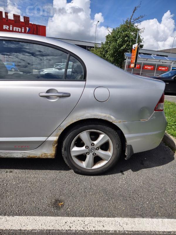 Pelēks Honda Civic 2007 Rīga, ar dzinēja tilpumu 1.80 L un nobraukumu 191 tūkst. km par 1900 €, foto 4 vietnē AUTOMOTO.COM.LV