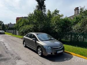 Pelēks Honda Civic 2007 Rīga, ar dzinēja tilpumu 1.80 L un nobraukumu 288 tūkst. km par 1000 €, foto  vietnē AUTOMOTO.COM.LV