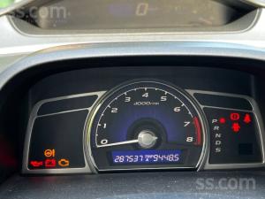 Pelēks Honda Civic 2007 Rīga, ar dzinēja tilpumu 1.80 L un nobraukumu 288 tūkst. km par 1000 €, foto 5 vietnē AUTOMOTO.COM.LV