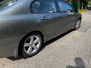 Pelēks Honda Civic 2007 Rīga, ar dzinēja tilpumu 1.80 L un nobraukumu 288 tūkst. km par 1000 €, foto 7 vietnē AUTOMOTO.COM.LV