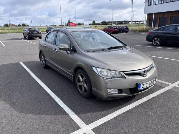 Pelēks Honda Civic 2007 Tallina, ar dzinēja tilpumu 1.80 L un nobraukumu 250 tūkst. km par 1800 €, foto 3 vietnē AUTOMOTO.COM.LV