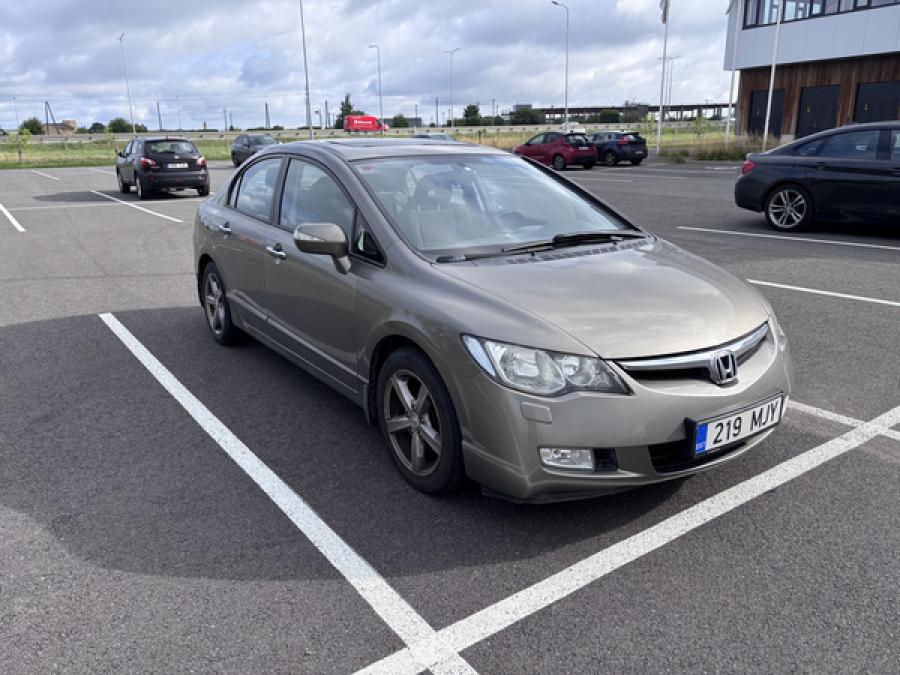 Grey Honda Civic 2007 in Tallinn, with an engine capacity of 1.80 L and mileage of 250 thousand km for 1800 €, photo 4 on AUTOMOTO.COM.LV