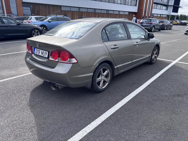 Pelēks Honda Civic 2007 Tallina, ar dzinēja tilpumu 1.80 L un nobraukumu 250 tūkst. km par 1800 €, foto 4 vietnē AUTOMOTO.COM.LV