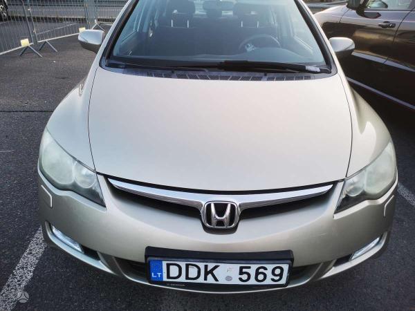 Pelēks Honda Civic 2007 Viļņa, ar dzinēja tilpumu 1.80 L un nobraukumu 187 tūkst. km par 1250 €, foto 9 vietnē AUTOMOTO.COM.LV