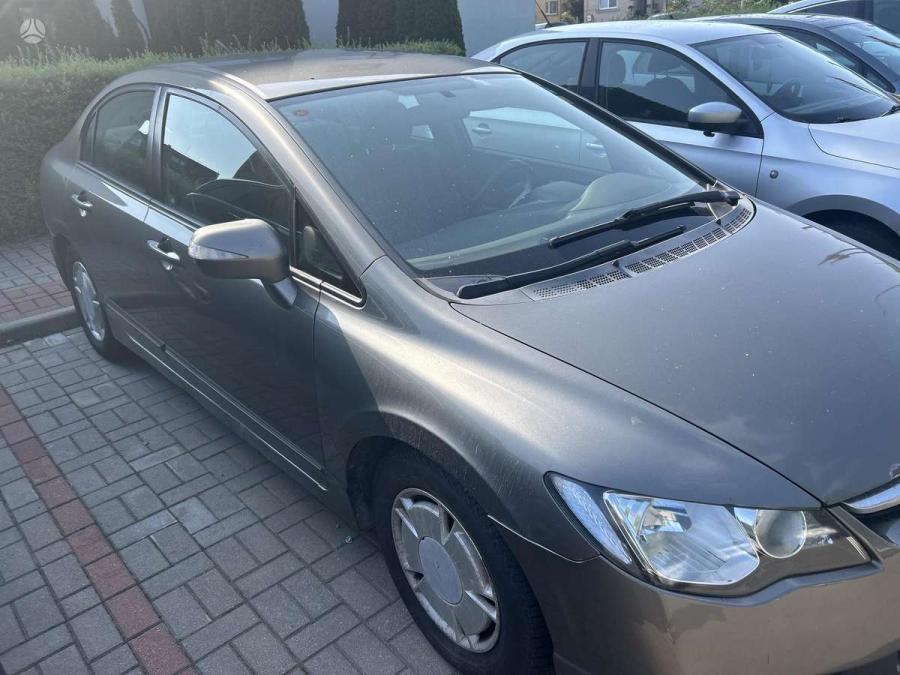 Grey Honda Civic 2007 in Kaunas, with an engine capacity of 1.34 L and mileage of 301 thousand km for 1350 €, photo 1 on AUTOMOTO.COM.LV