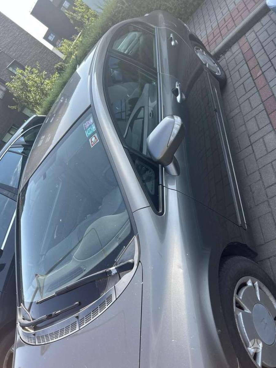 Grey Honda Civic 2007 in Kaunas, with an engine capacity of 1.34 L and mileage of 301 thousand km for 1350 €, photo 3 on AUTOMOTO.COM.LV