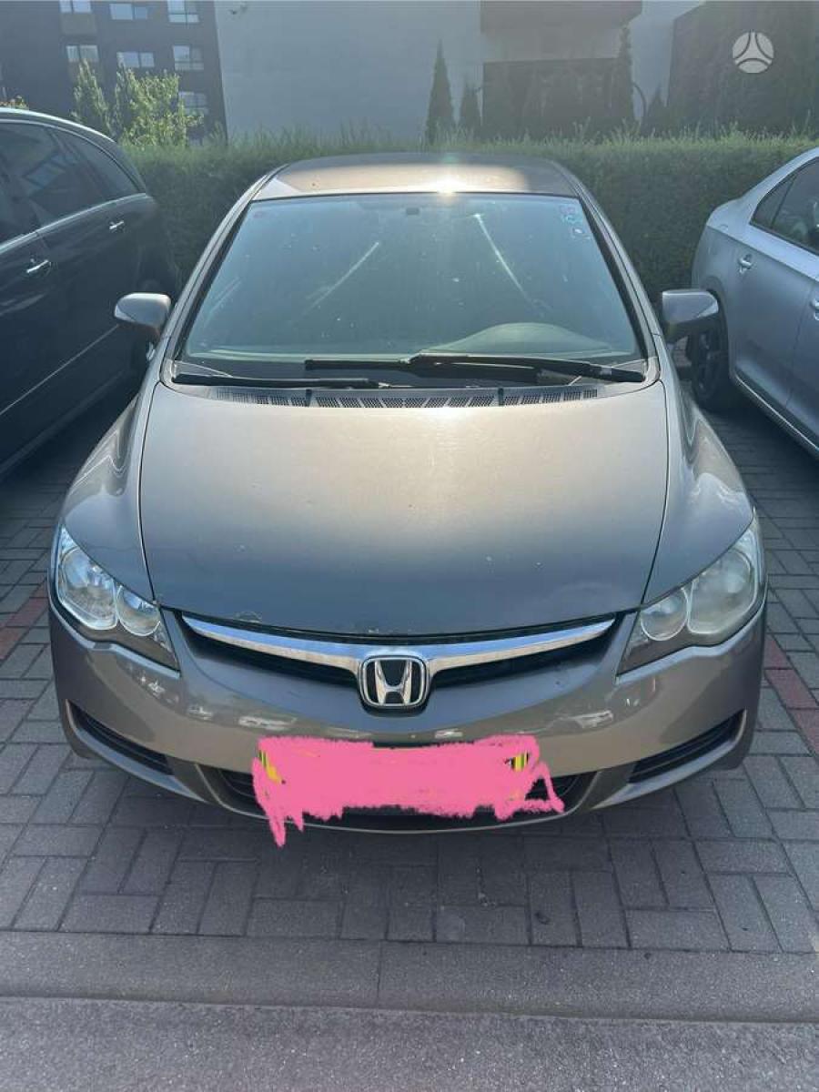 Grey Honda Civic 2007 in Kaunas, with an engine capacity of 1.34 L and mileage of 301 thousand km for 1350 €, photo 4 on AUTOMOTO.COM.LV
