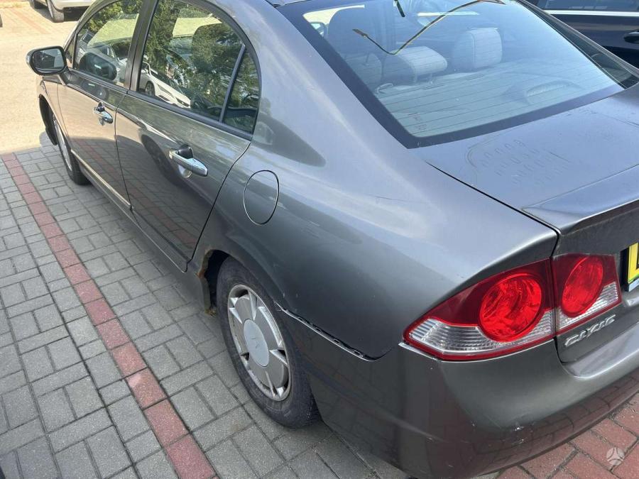 Grey Honda Civic 2007 in Kaunas, with an engine capacity of 1.34 L and mileage of 301 thousand km for 1350 €, photo 7 on AUTOMOTO.COM.LV