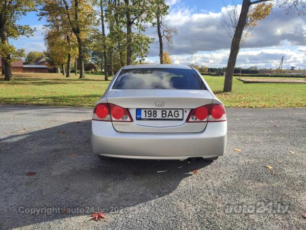 Grey Honda Civic 2007 in Viljandi, with an engine capacity of 1.80 L and mileage of 291 thousand km for 999 €, photo 6 on AUTOMOTO.COM.LV