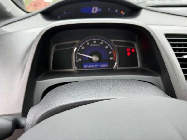 Grey Honda Civic 2008 in Kaunas, with an engine capacity of 1.80 L and mileage of 243 thousand km for 1200 €, photo 11 on AUTOMOTO.COM.LV