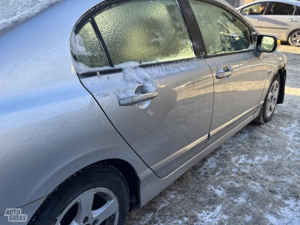 Pelēks Honda Civic 2008 Kauņa, ar dzinēja tilpumu 1.30 L un nobraukumu 180 tūkst. km par 1200 €, foto 6 vietnē AUTOMOTO.COM.LV