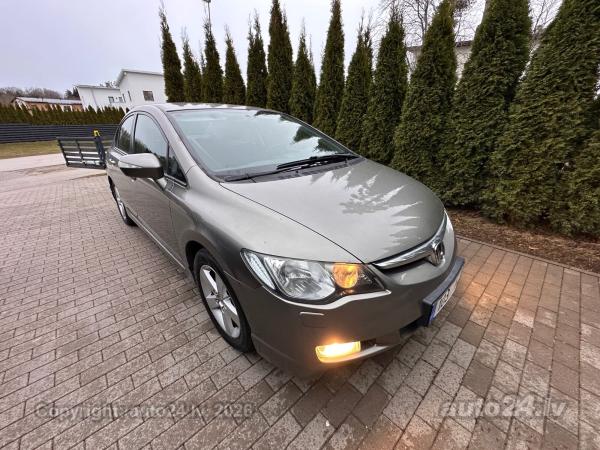 Grey Honda Civic 2008 in Tallinn, with an engine capacity of 1.80 L and mileage of 200 thousand km for 2350 €, photo 1 on AUTOMOTO.COM.LV