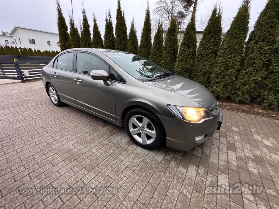 Pelēks Honda Civic 2008 Tallina, ar dzinēja tilpumu 1.80 L un nobraukumu 200 tūkst. km par 2350 €, foto 3 vietnē AUTOMOTO.COM.LV