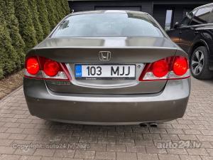 Pelēks Honda Civic 2008 Tallina, ar dzinēja tilpumu 1.80 L un nobraukumu 200 tūkst. km par 2350 €, foto 5 vietnē AUTOMOTO.COM.LV