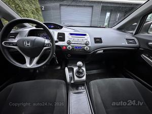 Pelēks Honda Civic 2008 Tallina, ar dzinēja tilpumu 1.80 L un nobraukumu 200 tūkst. km par 2350 €, foto 7 vietnē AUTOMOTO.COM.LV
