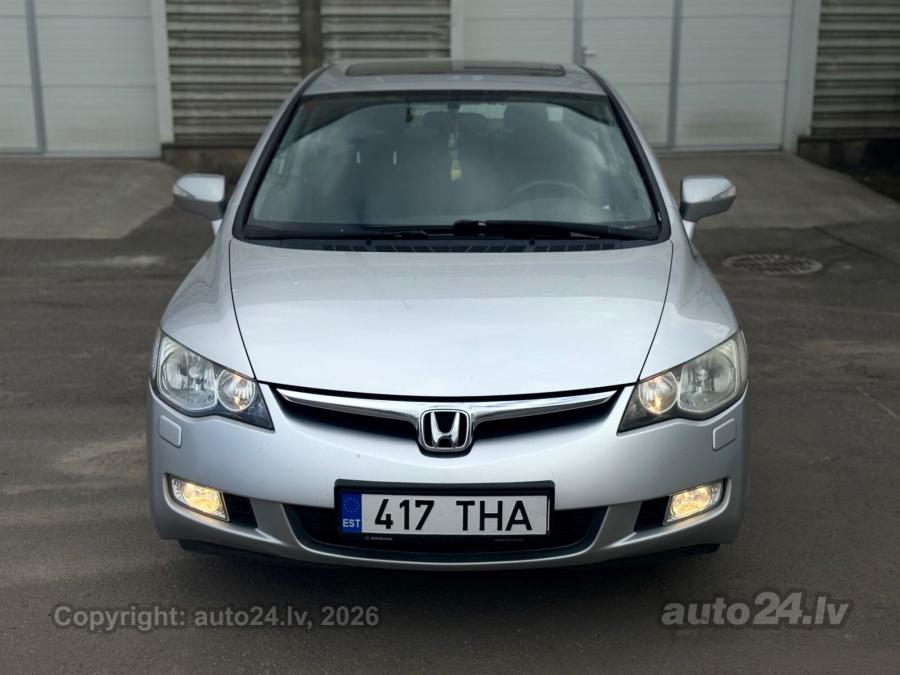 Grey Honda Civic 2008 in Tallinn, with an engine capacity of 1.80 L and mileage of 190 thousand km for 2600 €, photo 1 on AUTOMOTO.COM.LV