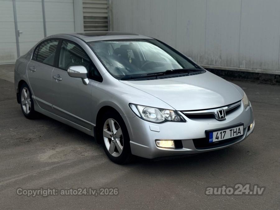 Grey Honda Civic 2008 in Tallinn, with an engine capacity of 1.80 L and mileage of 190 thousand km for 2600 €, photo 3 on AUTOMOTO.COM.LV