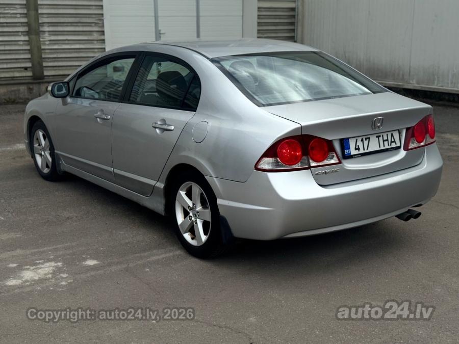 Grey Honda Civic 2008 in Tallinn, with an engine capacity of 1.80 L and mileage of 190 thousand km for 2600 €, photo 6 on AUTOMOTO.COM.LV