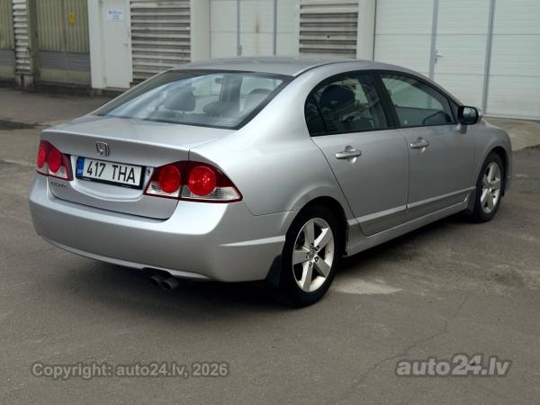 Pelēks Honda Civic 2008 Tallina, ar dzinēja tilpumu 1.80 L un nobraukumu 190 tūkst. km par 2600 €, foto 6 vietnē AUTOMOTO.COM.LV