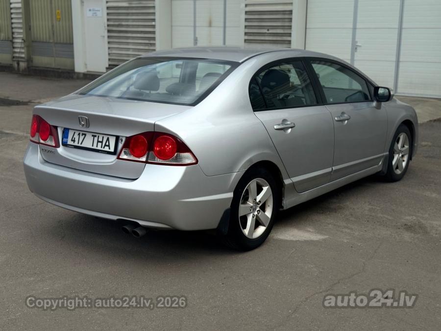 Grey Honda Civic 2008 in Tallinn, with an engine capacity of 1.80 L and mileage of 190 thousand km for 2600 €, photo 7 on AUTOMOTO.COM.LV