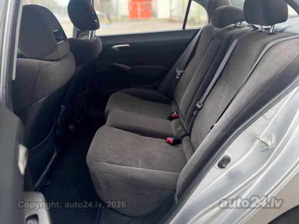 Pelēks Honda Civic 2008 Tallina, ar dzinēja tilpumu 1.80 L un nobraukumu 190 tūkst. km par 2600 €, foto 8 vietnē AUTOMOTO.COM.LV