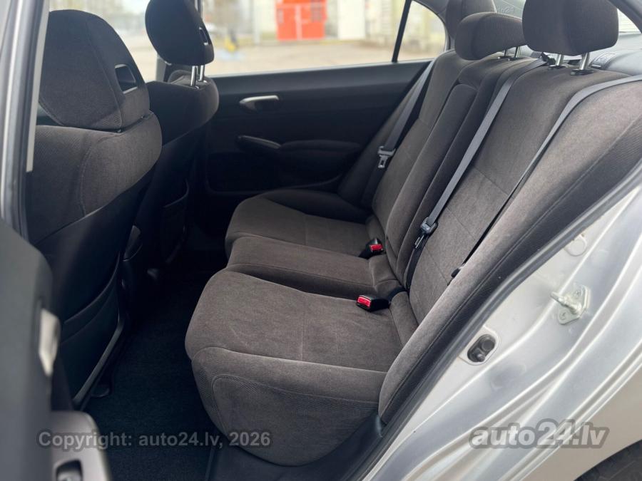 Grey Honda Civic 2008 in Tallinn, with an engine capacity of 1.80 L and mileage of 190 thousand km for 2600 €, photo 9 on AUTOMOTO.COM.LV