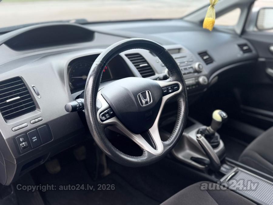 Grey Honda Civic 2008 in Tallinn, with an engine capacity of 1.80 L and mileage of 190 thousand km for 2600 €, photo 10 on AUTOMOTO.COM.LV