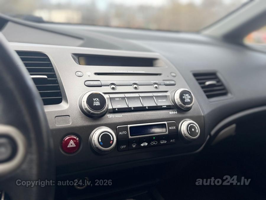 Grey Honda Civic 2008 in Tallinn, with an engine capacity of 1.80 L and mileage of 190 thousand km for 2600 €, photo 11 on AUTOMOTO.COM.LV