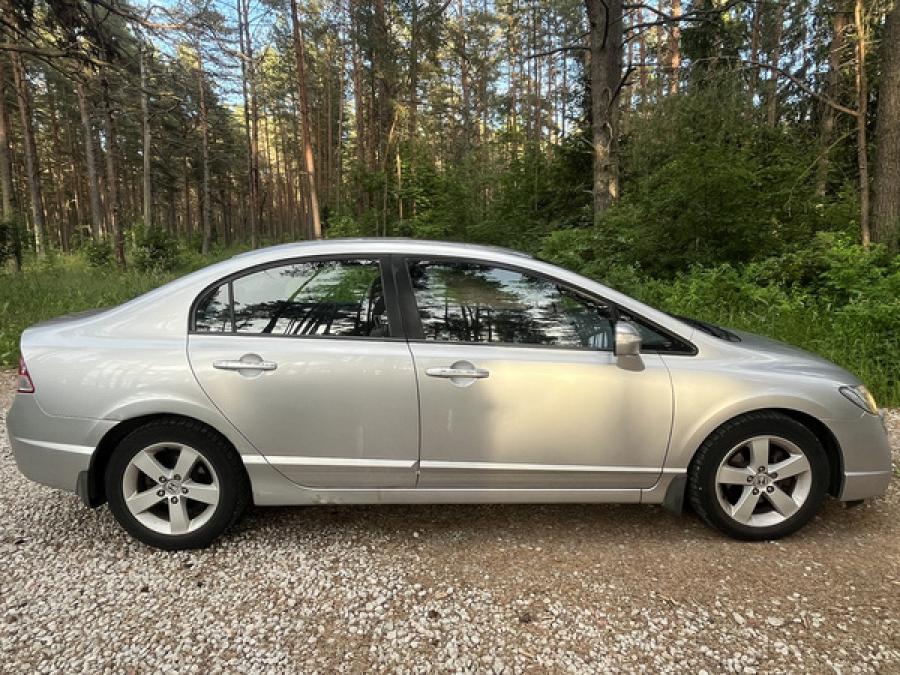 Pelēks Honda Civic 2008 Narva-Jēsū, ar dzinēja tilpumu 1.80 L un nobraukumu 146 tūkst. km par 2290 €, foto 4 vietnē AUTOMOTO.COM.LV