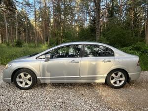 Pelēks Honda Civic 2008 Narva-Jēsū, ar dzinēja tilpumu 1.80 L un nobraukumu 146 tūkst. km par 2290 €, foto 5 vietnē AUTOMOTO.COM.LV