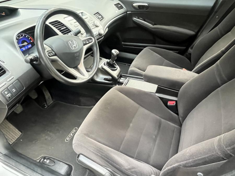Pelēks Honda Civic 2008 Narva-Jēsū, ar dzinēja tilpumu 1.80 L un nobraukumu 146 tūkst. km par 2290 €, foto 9 vietnē AUTOMOTO.COM.LV