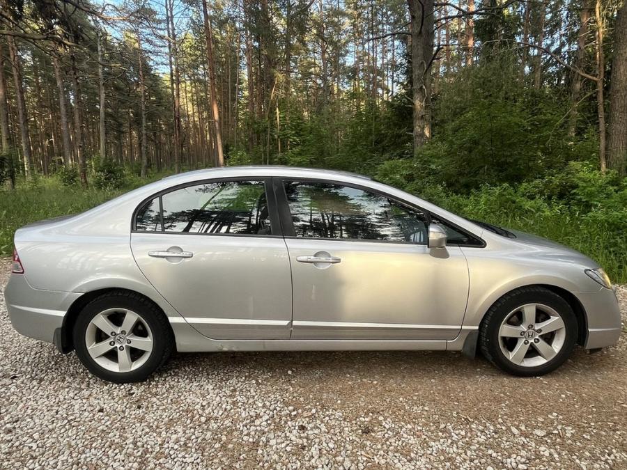 Pelēks Honda Civic 2008 Narva-Jēsū, ar dzinēja tilpumu 1.80 L un nobraukumu 146 tūkst. km par 2290 €, foto 15 vietnē AUTOMOTO.COM.LV